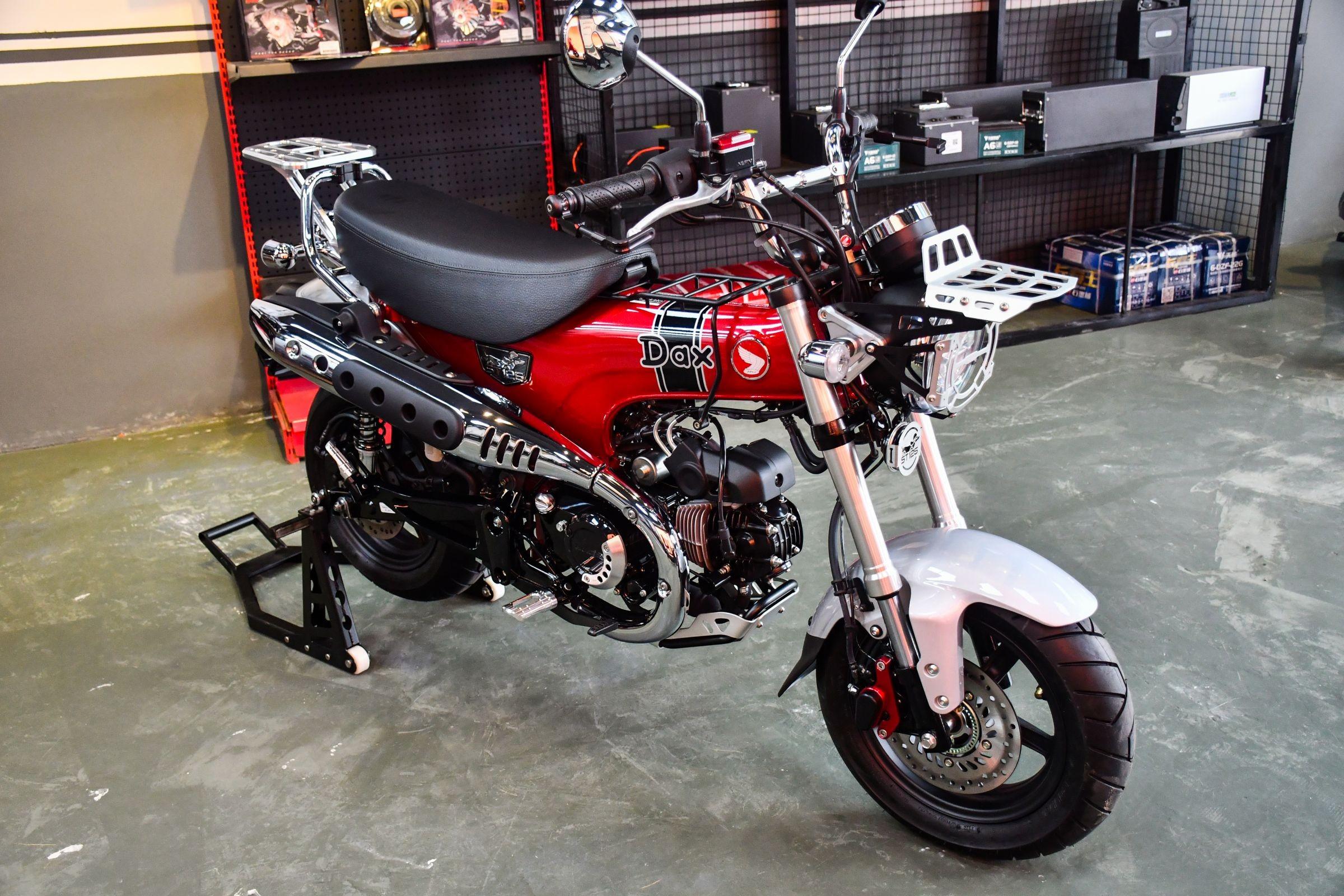 Xế lạ Honda Dax ST125 giá bao nhiêu khi về Việt Nam?